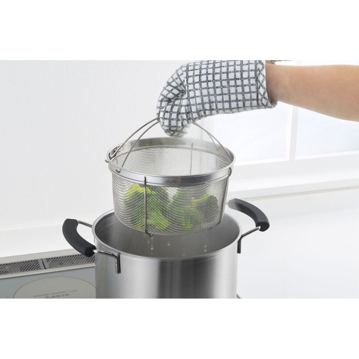 ひかりTVショッピング | ステンレス 茹で 揚げ ザル 19cm 取っ手付き 食洗機対応 日本製 1686191｜YOSHIKAWA